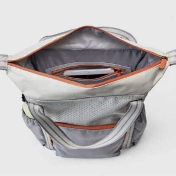 thirty-one | Bags | Nwt Thirty One Whisper Grey Colorblock Day Away ...
